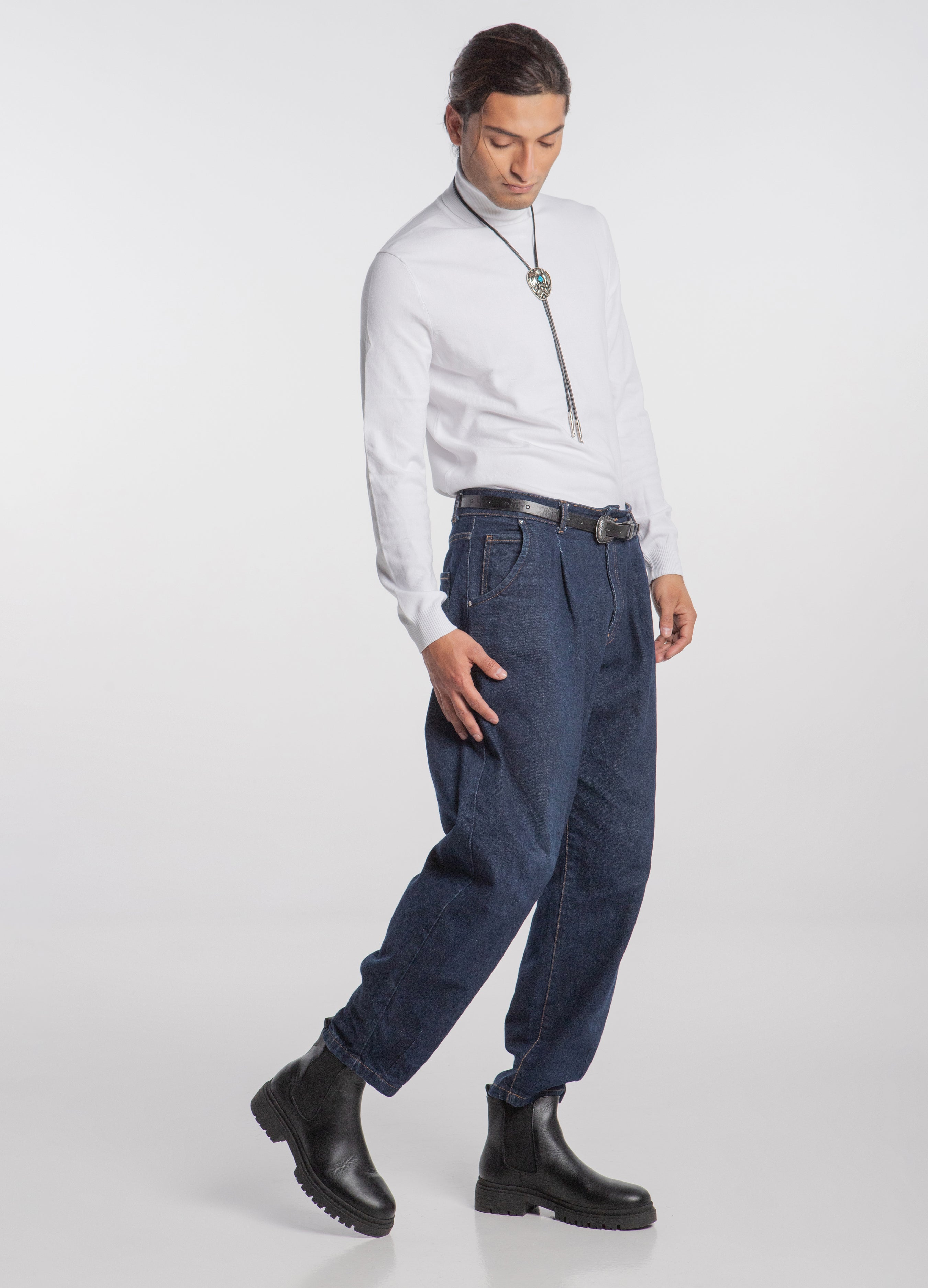 Bota chelsea de piel color negro y suela gruesa para hombre | Thoro ...